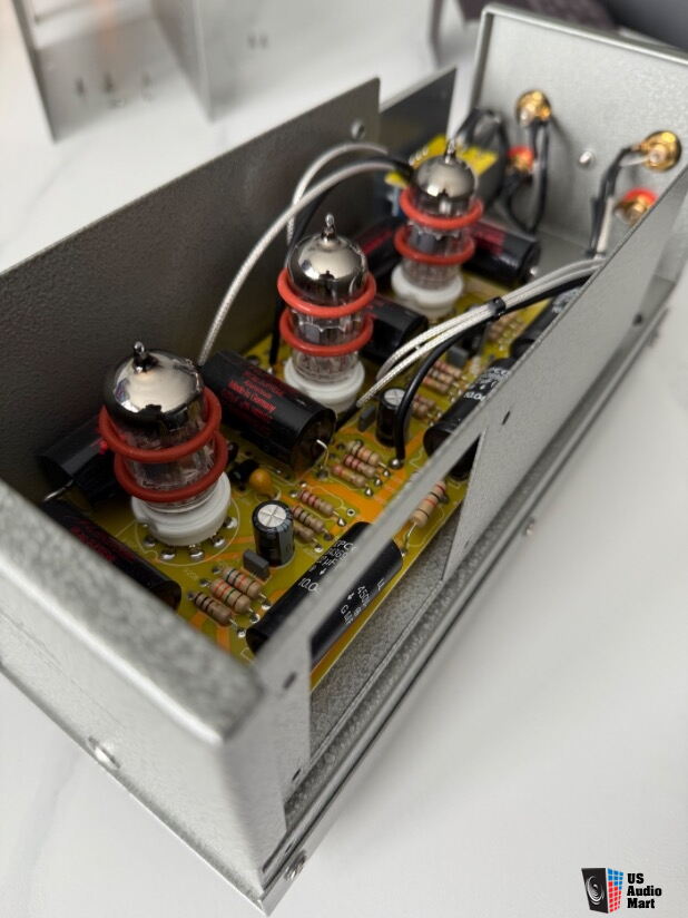 Line Magnetic LP-33 Tube Phono Preamp Photo #5621350 - US Audio Mart