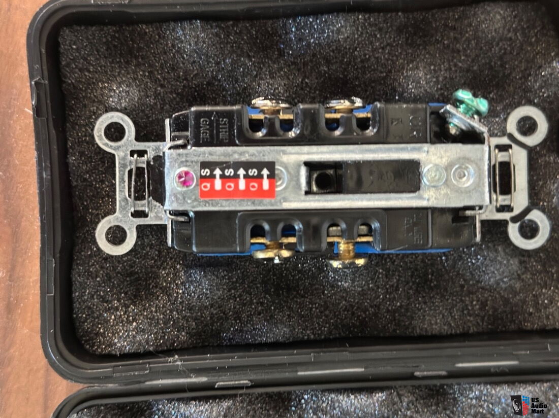 Quantum Science Audio QSA Black/Red AC Receptacle Photo #5638422 - US ...