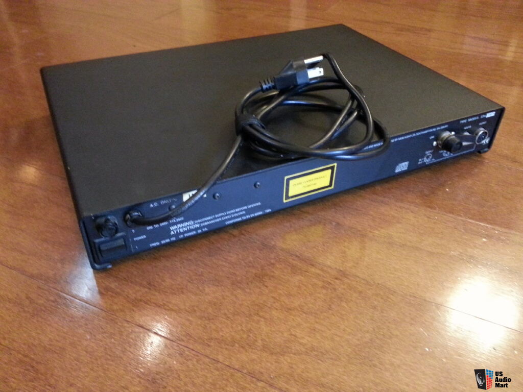 Naim CD 3.5 + 2 cd holder pucks, Naim 5 pin interconnect and 1m Cobra 5 ...