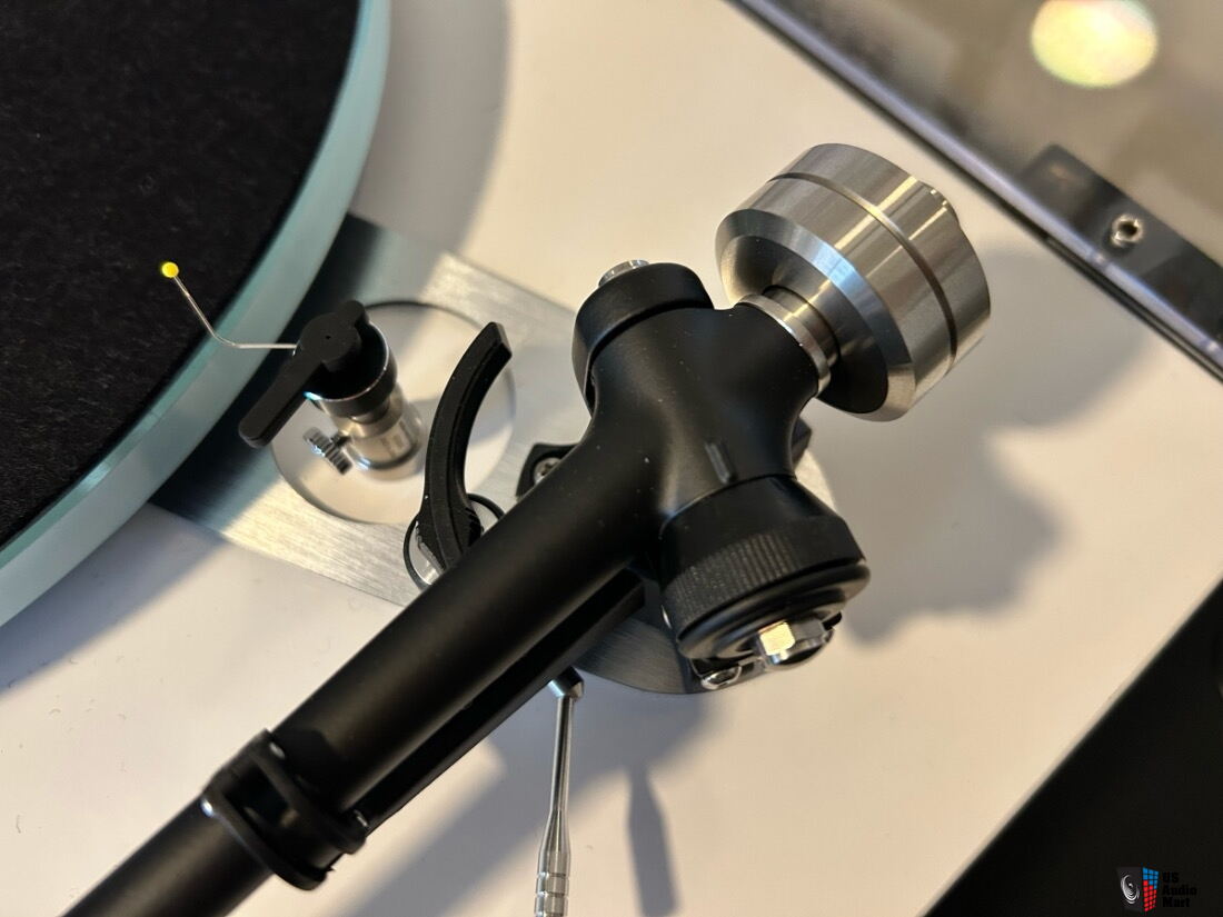 Rega Planar 6 (P6) in White w/Ania Pro - Cardas wire - DEMO Photo ...