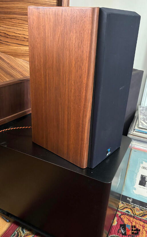 Focal JM Lab Electra 905 speakers with JM Lab SW27A subwoofers Photo ...