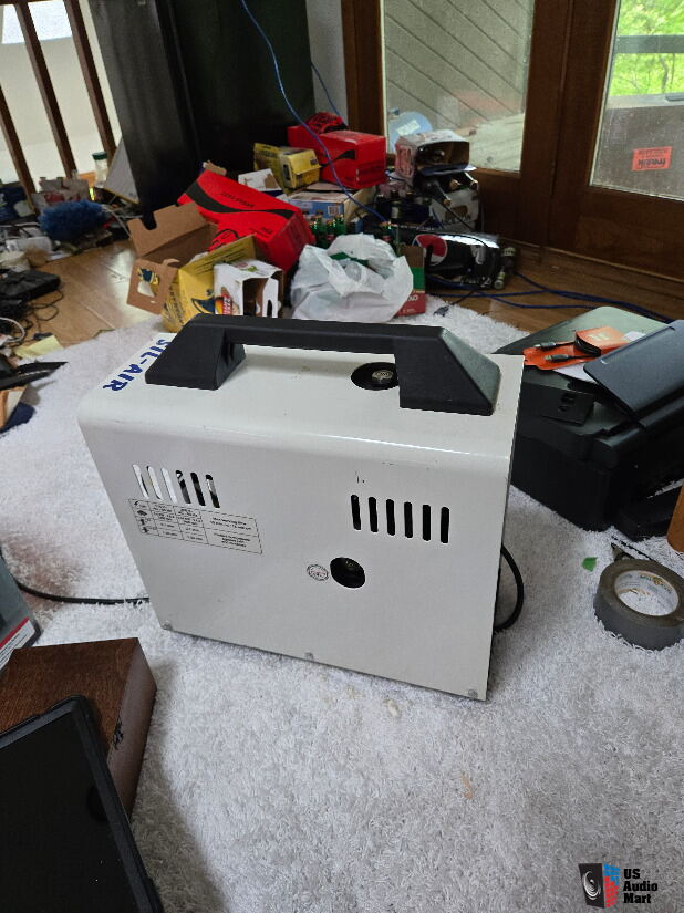 Sil-air 50D Air Compressor (For Kuzma and Eminent Tech tonearms) Photo ...