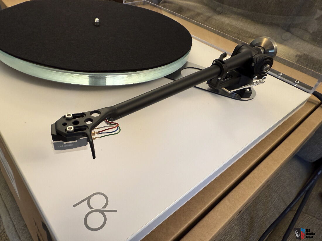 Rega Planar 6 Demo In White With Warranty (without cartridge or add ...