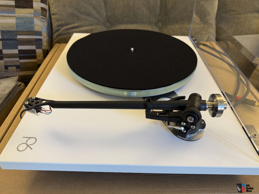 Rega Planar 6 Demo In White With Warranty (without cartridge or add ...