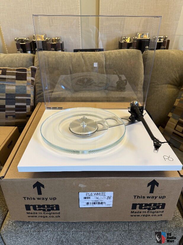Rega Planar 6 Demo In White With Warranty (without cartridge or add ...
