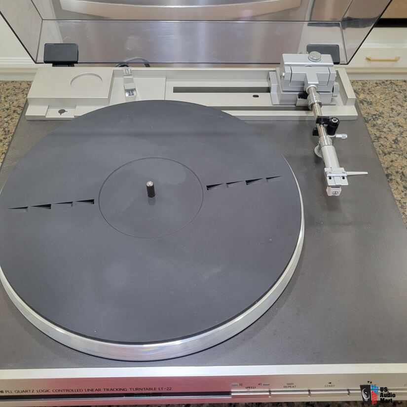 Mitsubishi LT22 linear tracking direct drive turntable Photo #5669524 ...