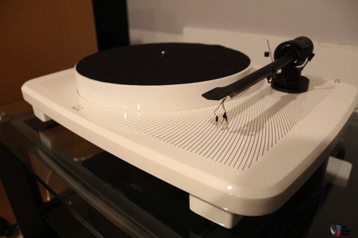 Music Hall Ikura Turntable with Audio Technica Cartridge. NICE Photo ...