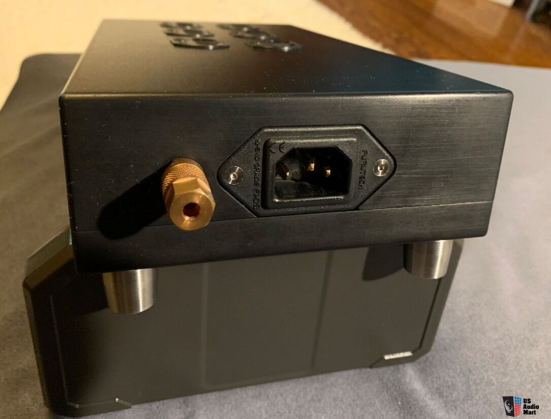 Audio Sensibility Statement SE power distributor Photo #5687464 - US ...