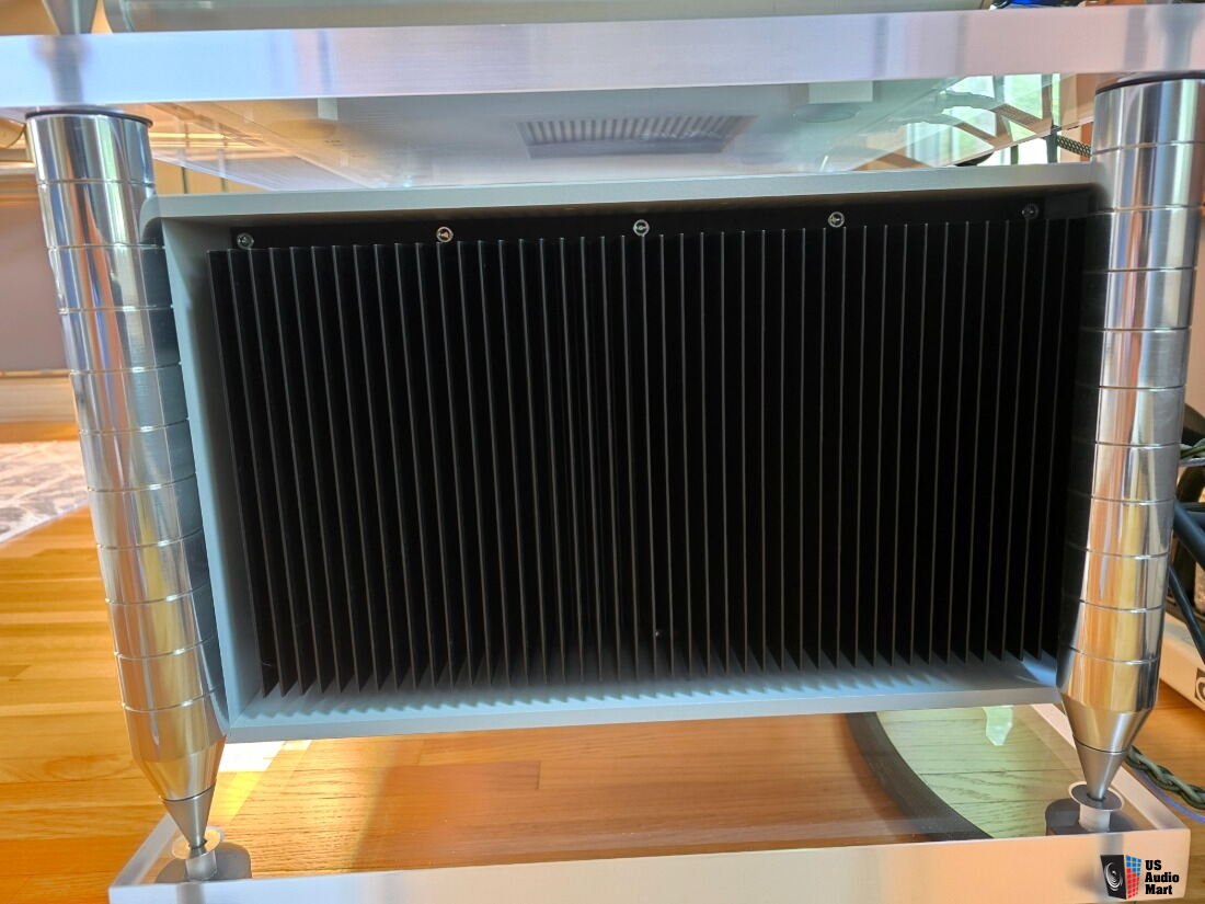 Pilium Leonides Integrated Amp | Silver | ~3yo Photo #5695635 - US ...