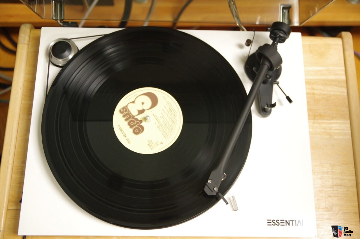 Pro-Ject Essential III turntable - white - good condition - Ortonfon ...