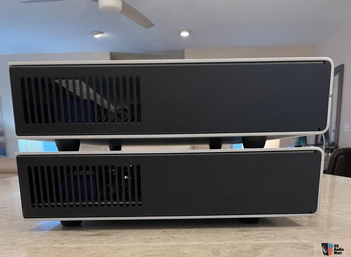PS Audio Stellar M700 Monoblock Amplifiers in Silver (Pair) Photo ...