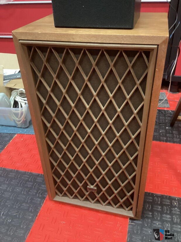 The incredible Realistic NOVA 8B speakers ready to make awesome Photo ...