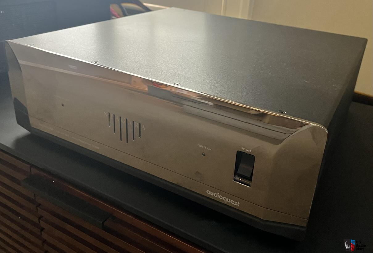 Audioquest Niagara 5000 with Hurricane HC 20A power cord!!! Photo ...