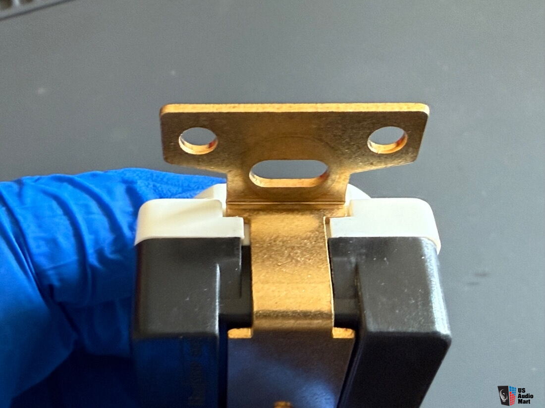 Free CONUS-NEW Oyaide R0 beryllium copper outlet AC receptacle Photo ...