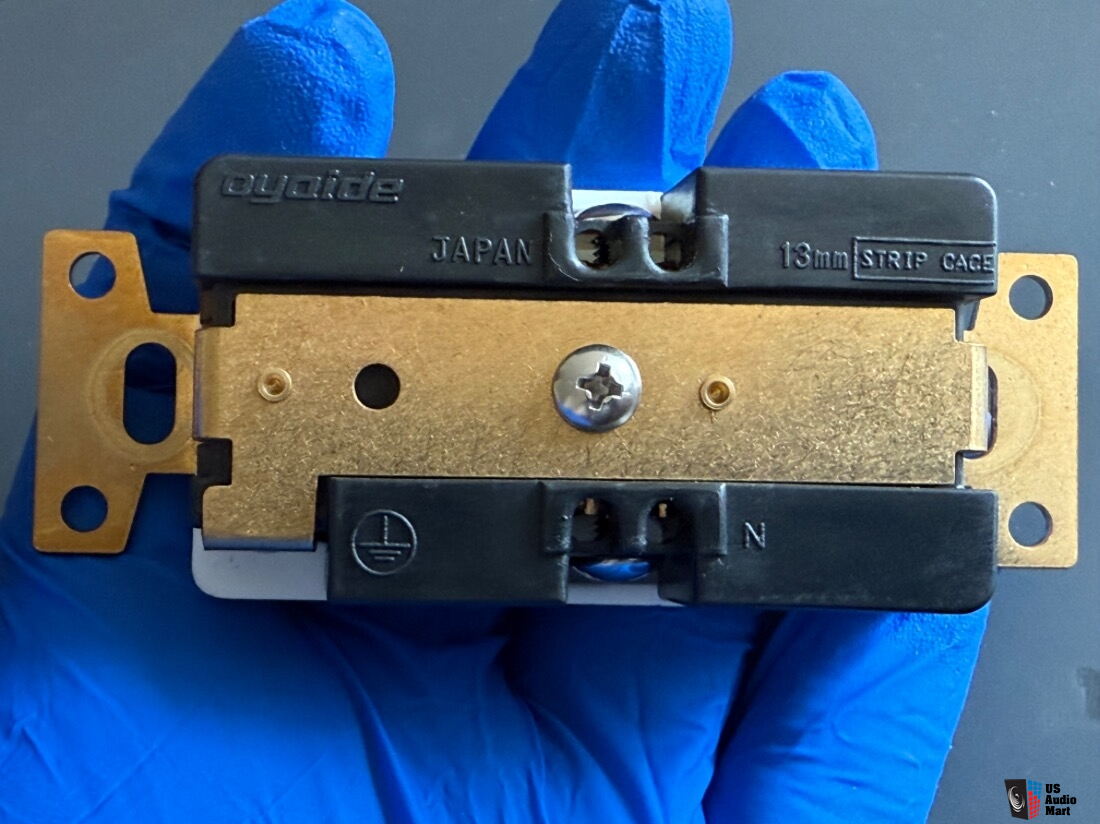 Free CONUS-NEW Oyaide R0 beryllium copper outlet AC receptacle Photo ...