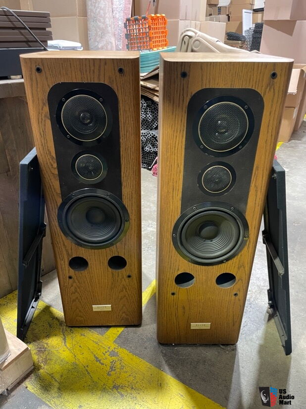 Pioneer Elite Gear M-91 Amp, C-91 Pre Amp, F-1 digital tuner Photo ...