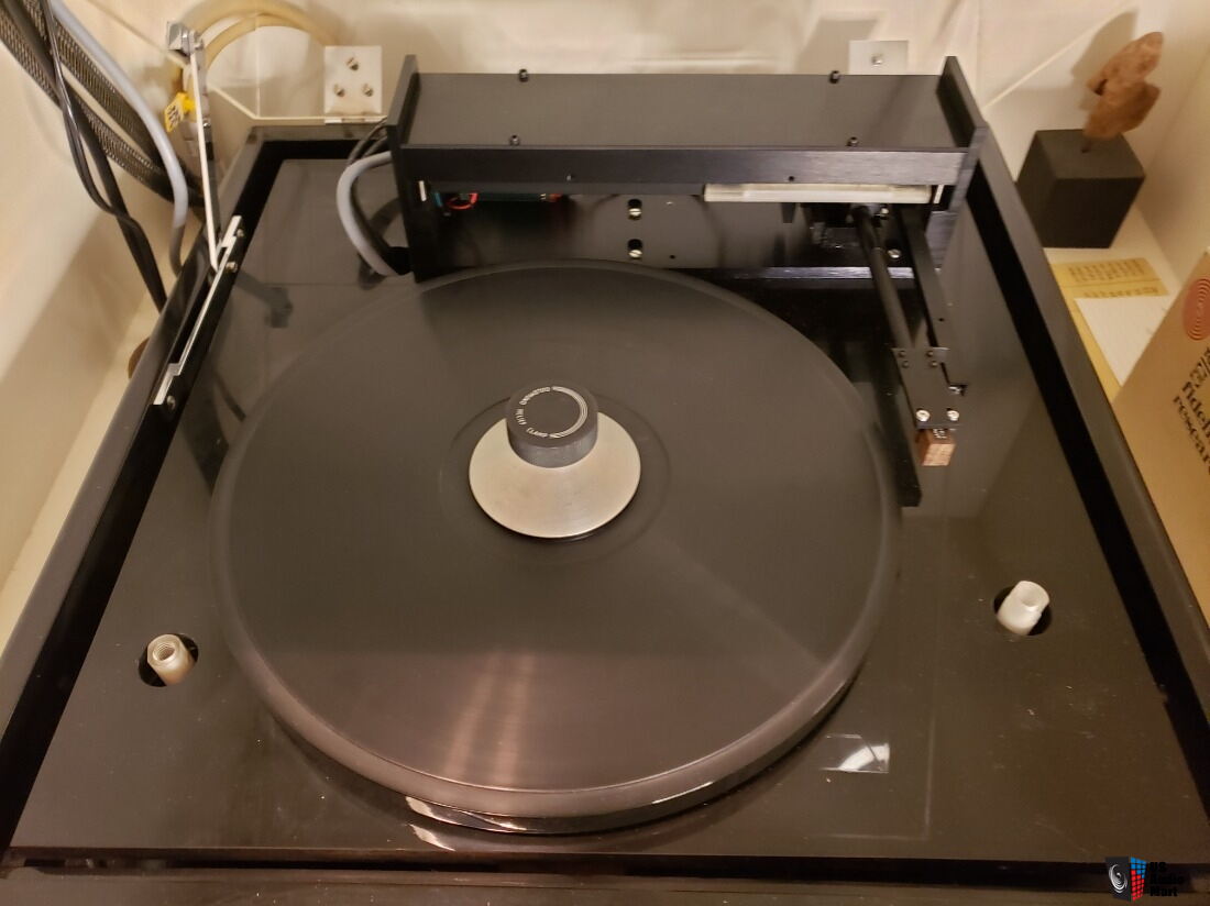 Goldmund Studio Turntable with T3F Tone Arm and PL8 Controller Photo ...