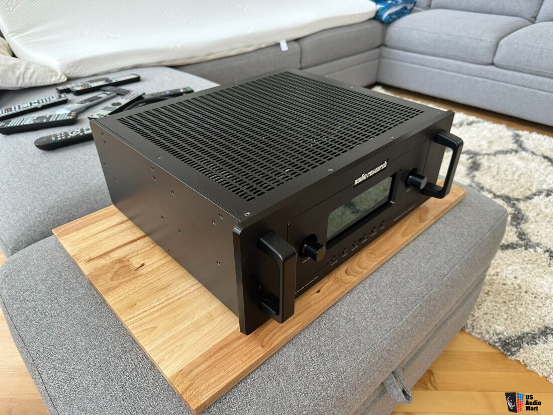 Audio Research REF 5SE Preamp, with new tubes and original box Photo ...