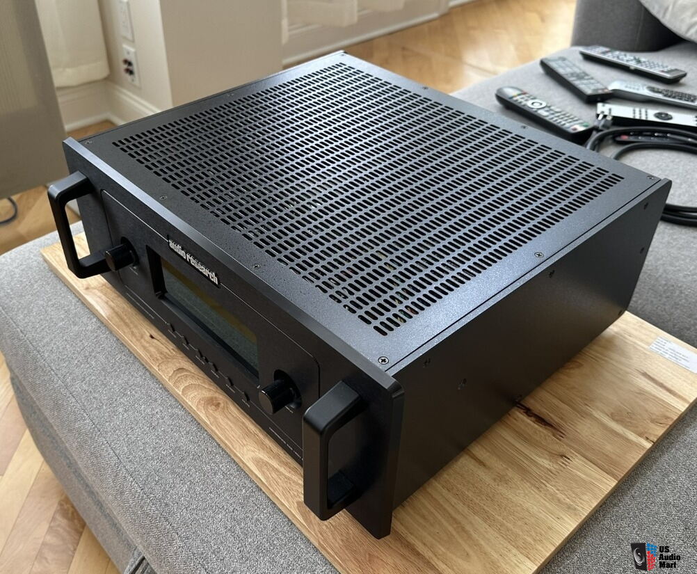 Audio Research REF 5SE Preamp, with new tubes and original box Photo ...