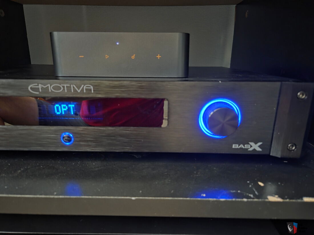 Emotiva BasX PT-100 Stereo Preamplifier, DAC, Phono Stage And FM Tuner ...