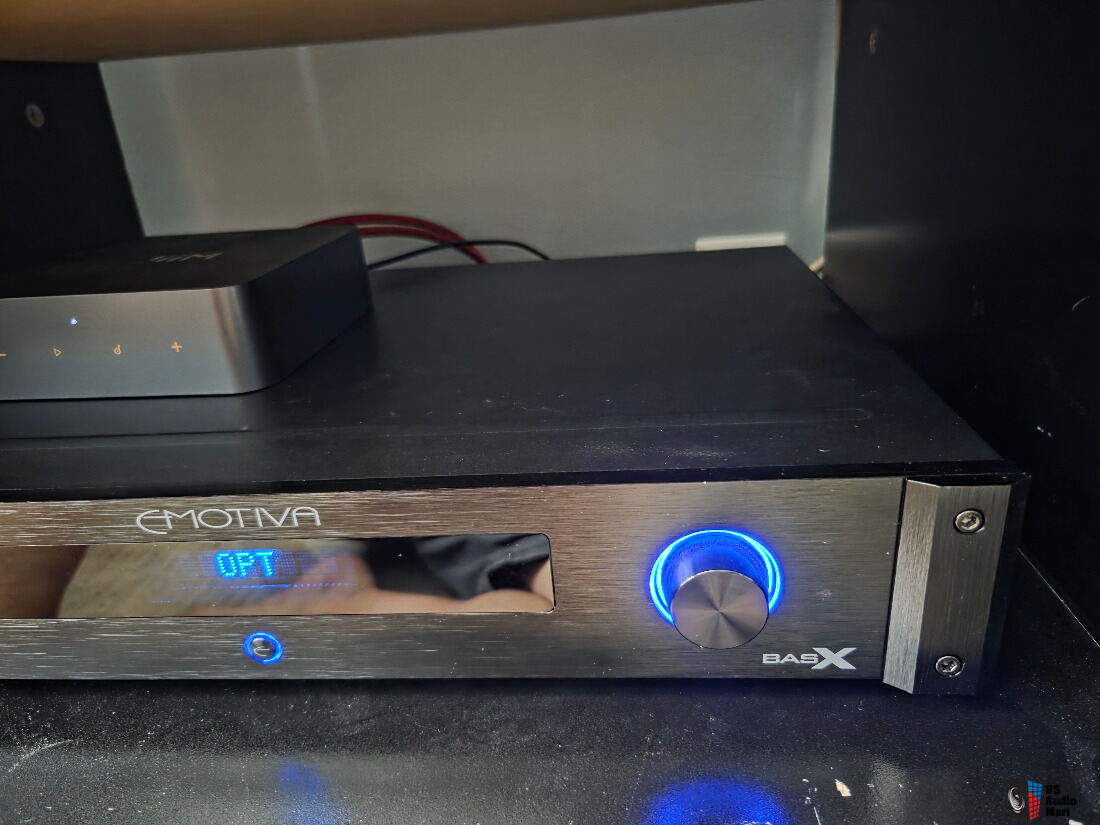 Emotiva BasX PT-100 Stereo Preamplifier, DAC, Phono Stage And FM Tuner ...