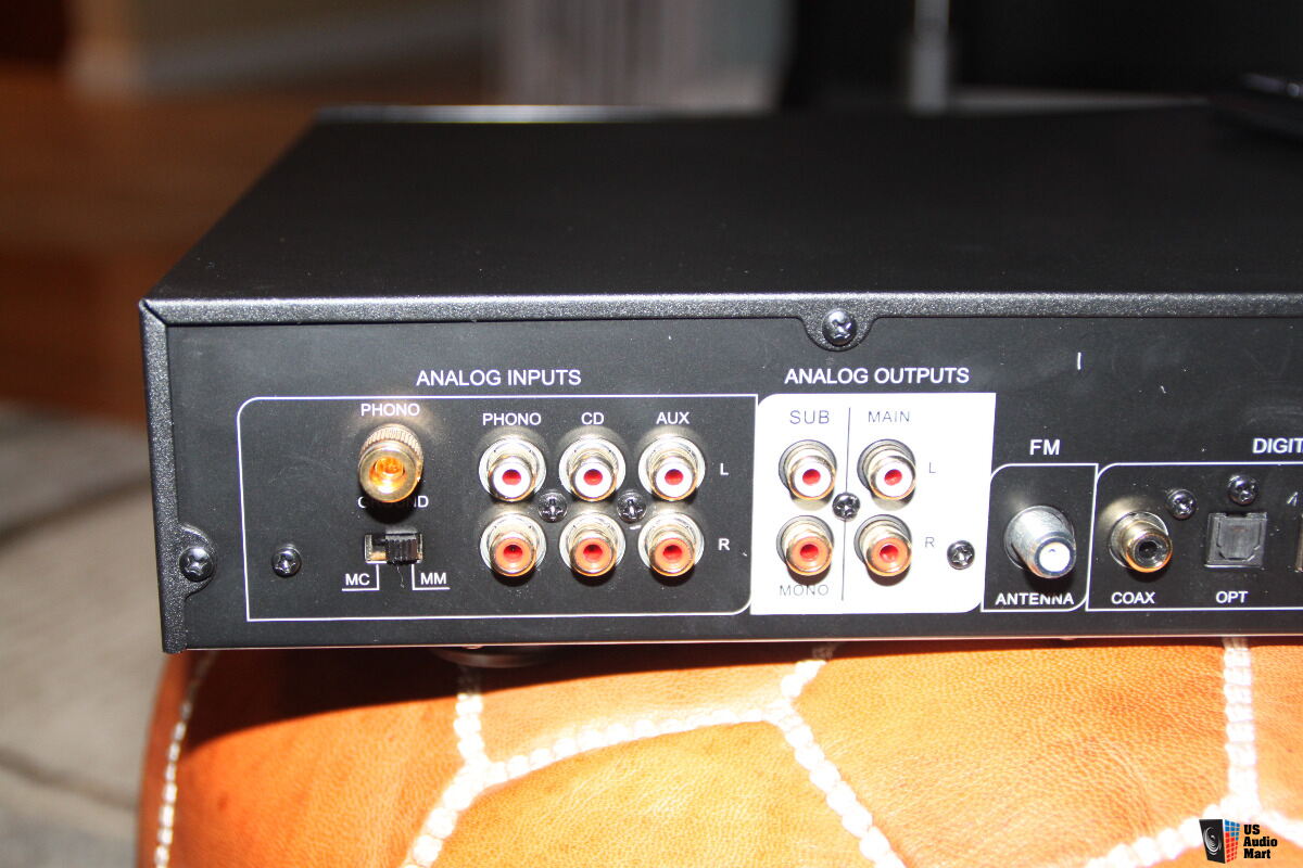 Emotiva BasX PT-100 Stereo Preamplifier, DAC, Phono Stage And FM Tuner ...