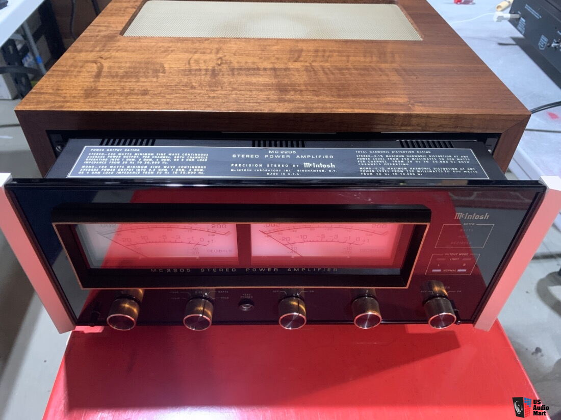 Unique pair of bridgeable 400 WPC McIntosh MC-2205 Amps. Modern ...