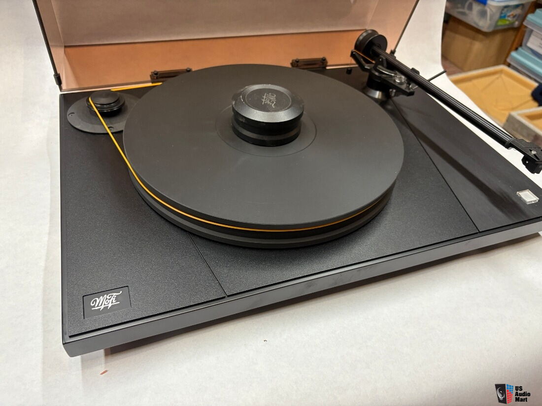 Mofi Ultradeck turntable with low hours Ultratracker cartridge Photo ...