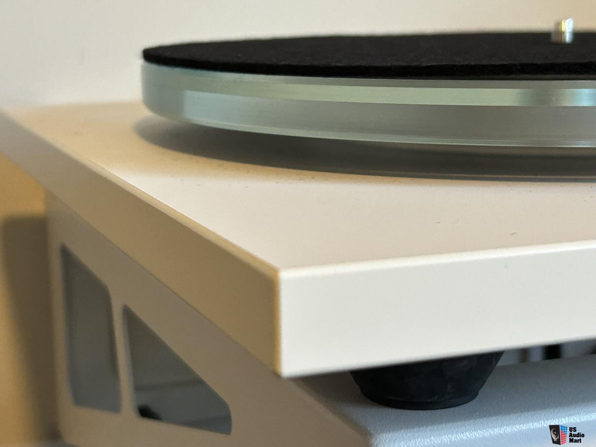 REGA Planar 6 (P6) in Polaris White w/Ania PRO MC cartridge and ...