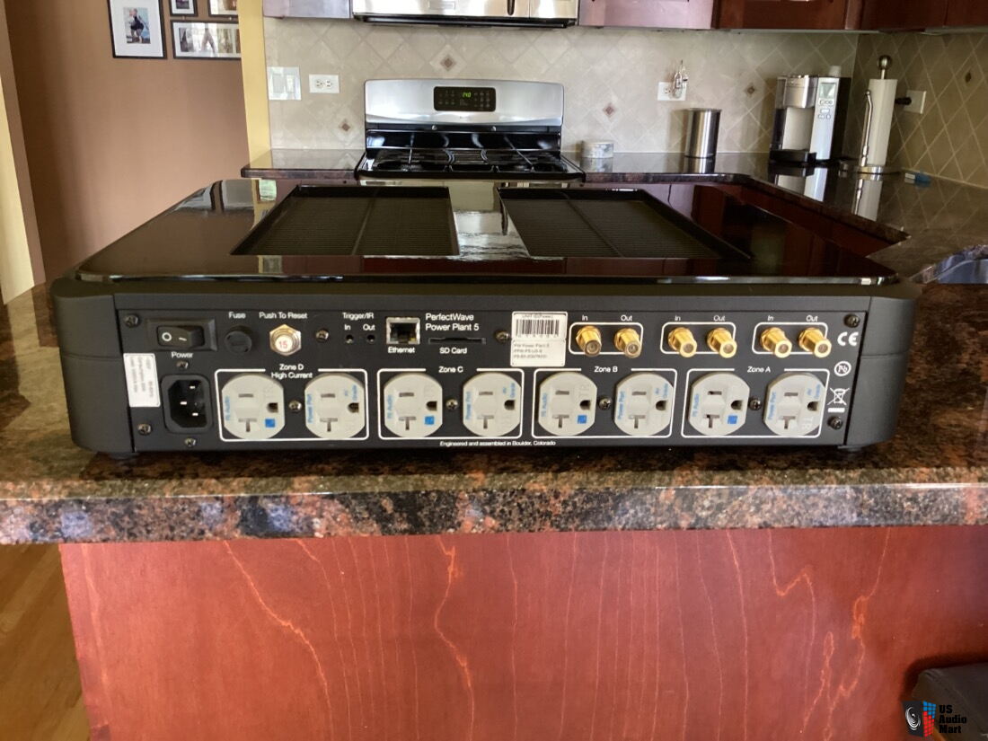 OVER 70% OFF - PS Audio P5 Power Plant - New Remote - Great condition ...
