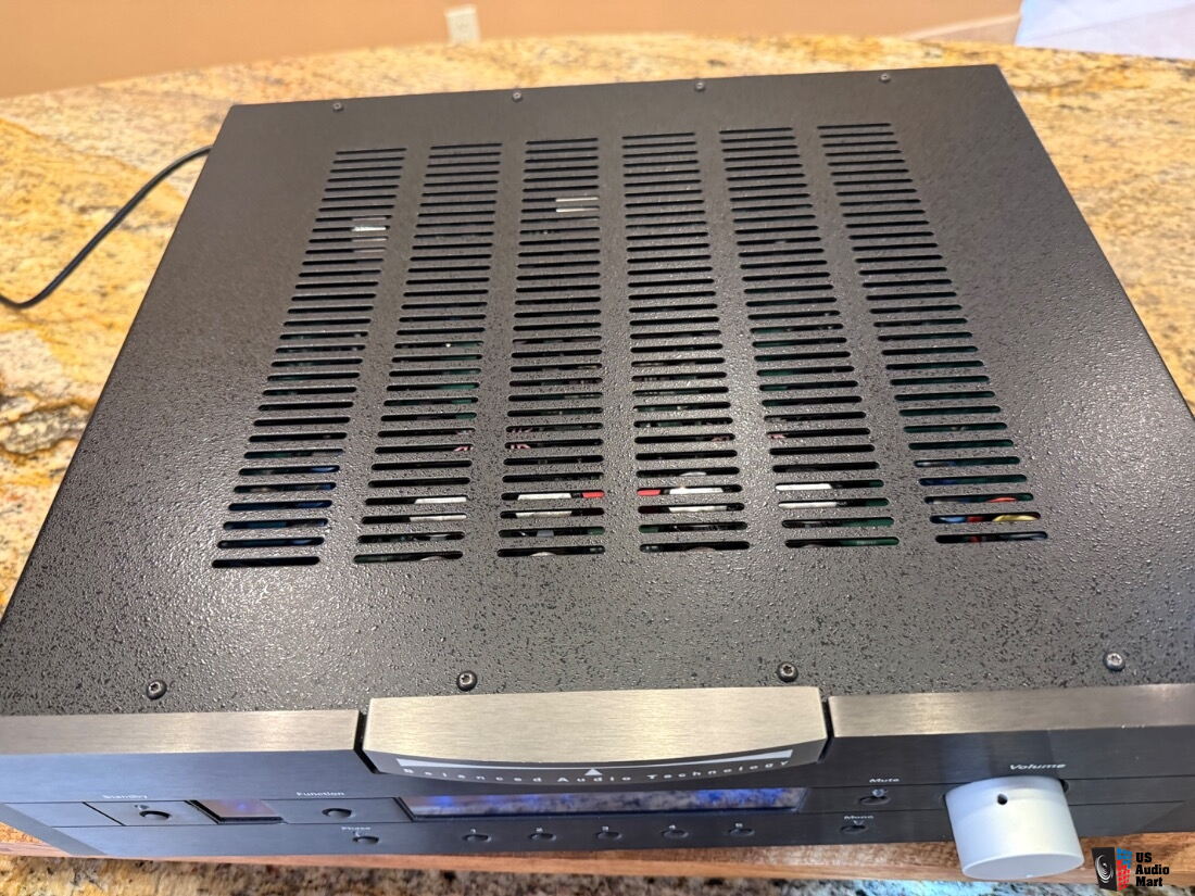 Balanced Audio Technology (BAT) VK-40 Solid State Preamplifier Photo ...