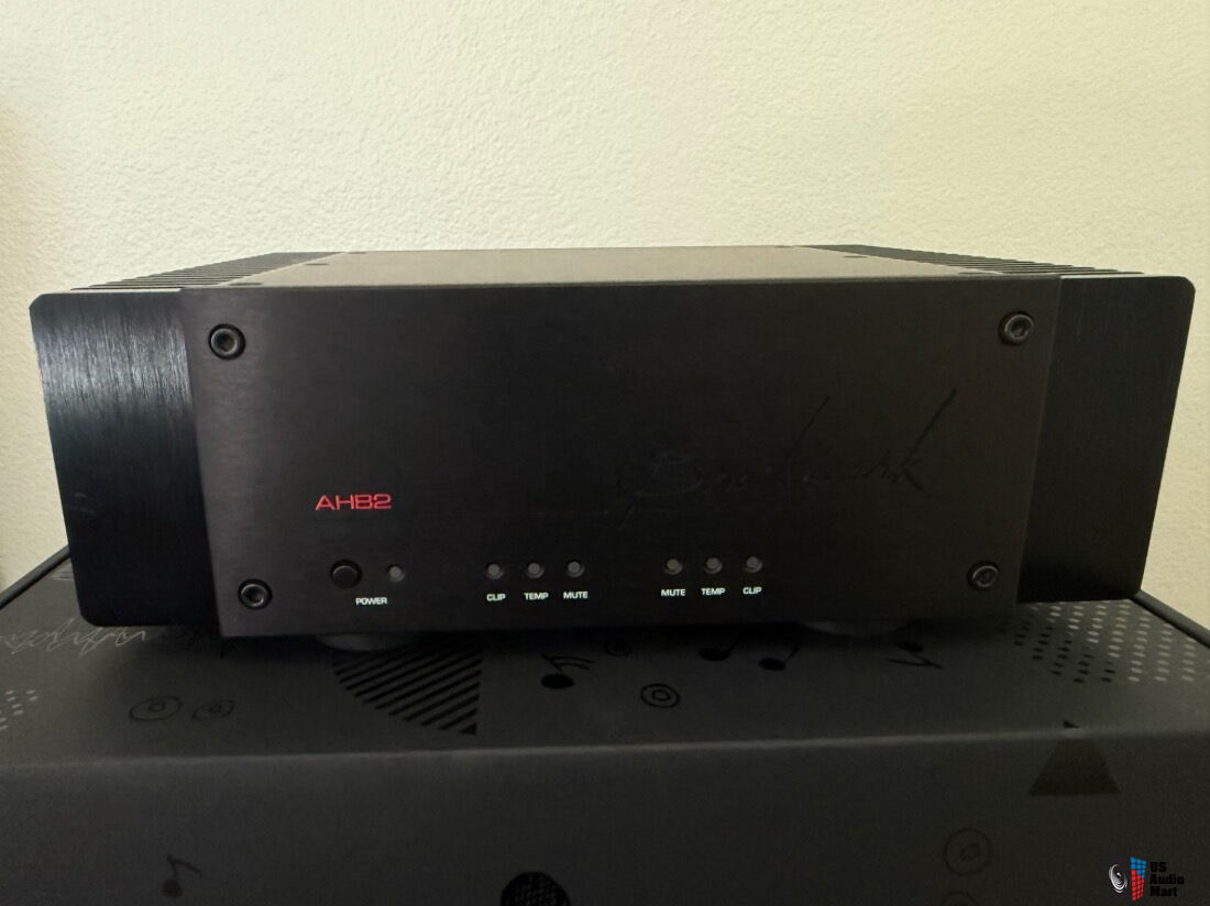 Benchmark AHB2 and Eversolo DMP A6 Streamer / DAC / Pre Pair Photo ...