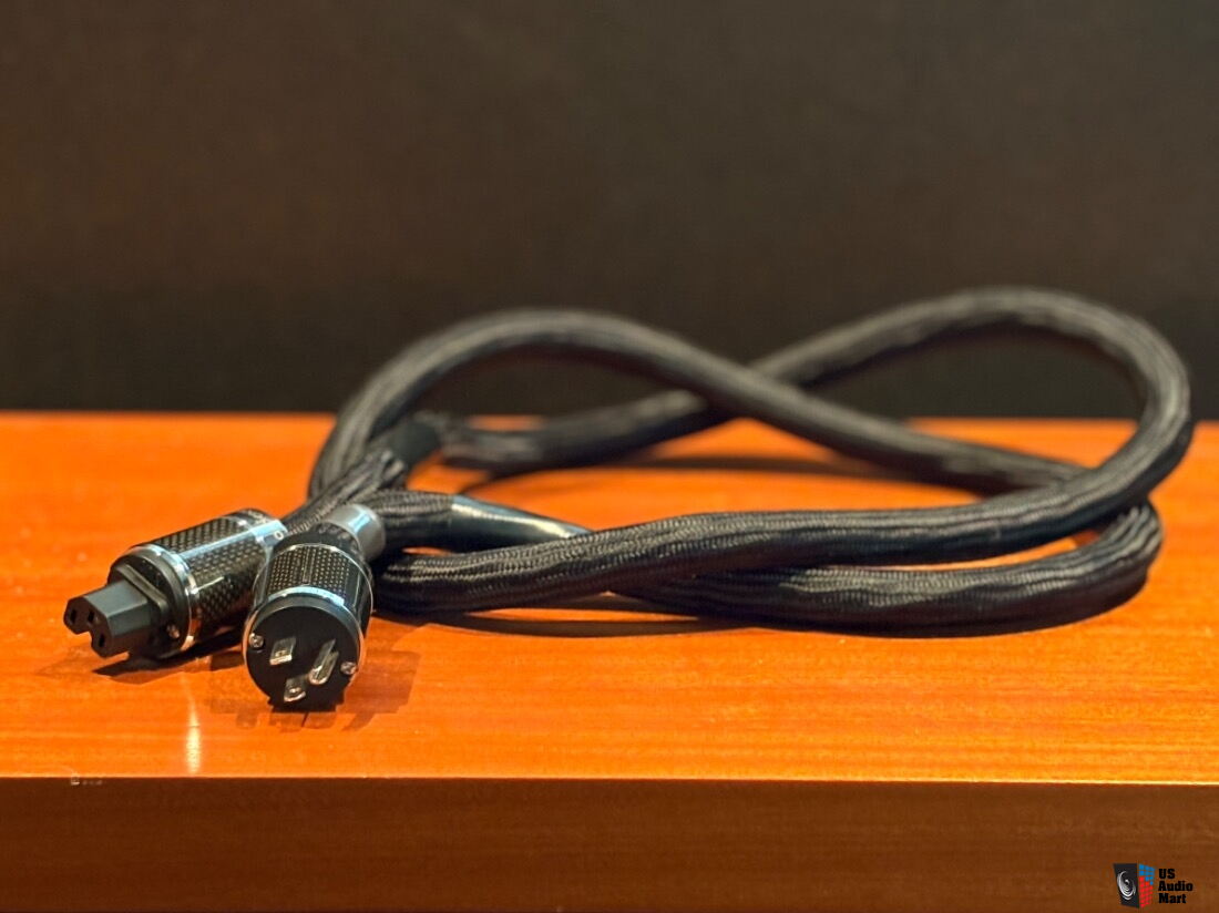 One 2 meter audience frontrow PowerSlave cable Photo #5816910 - US ...