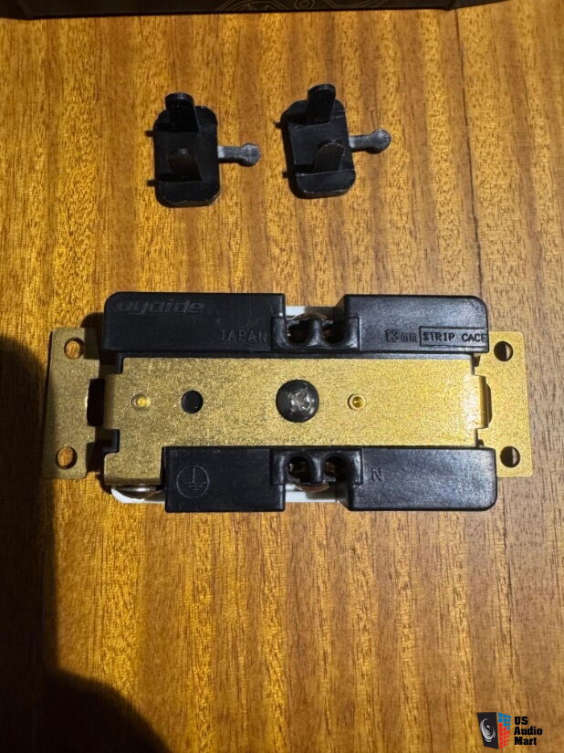 Oyaide R0 pure beryllium copper receptacle duplex outlet like new ...