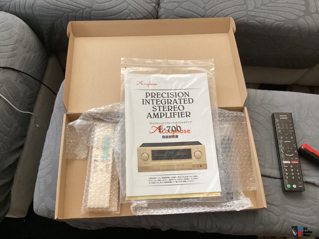 Accuphase E-700 precision pure class A integrated amplifier Photo ...