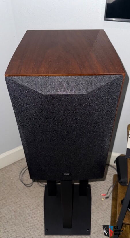 Mofi Sourcepoint 8 - Walnut with Mofi Stands Photo #5855865 - US Audio Mart