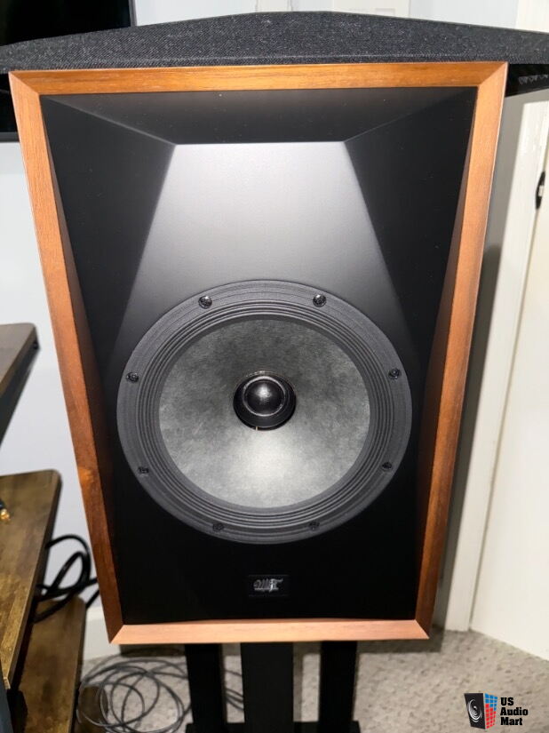 Mofi Sourcepoint 8 - Walnut with Mofi Stands Photo #5855865 - US Audio Mart
