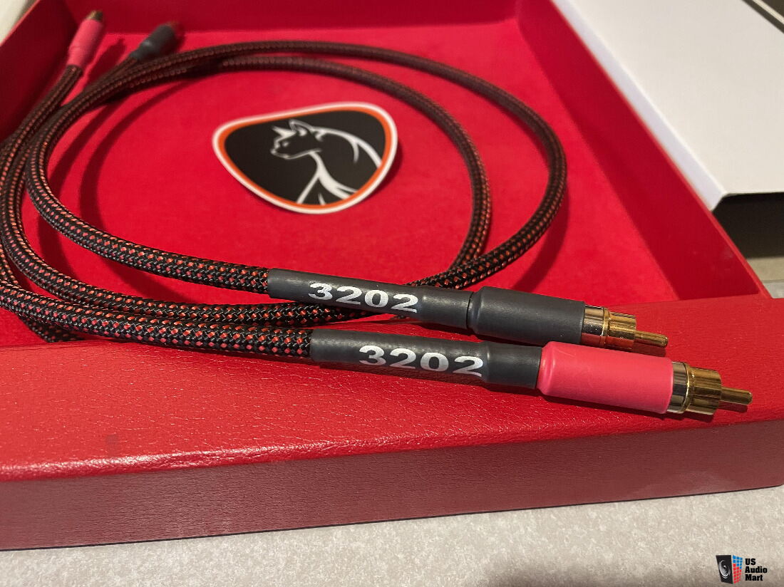 Black Cat Cable 3202 RCA Interconnects 1m pair For Sale - US Audio Mart