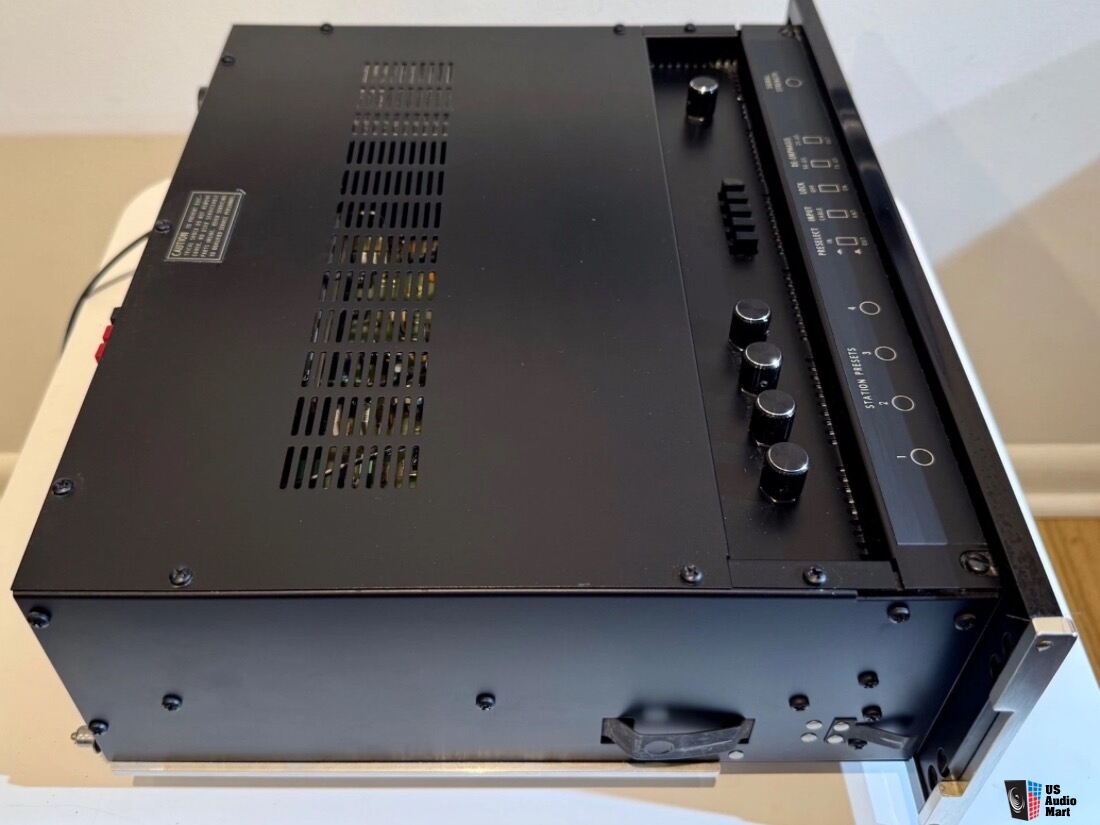McIntosh MR80 Digital FM Tuner Photo #5861129 - US Audio Mart
