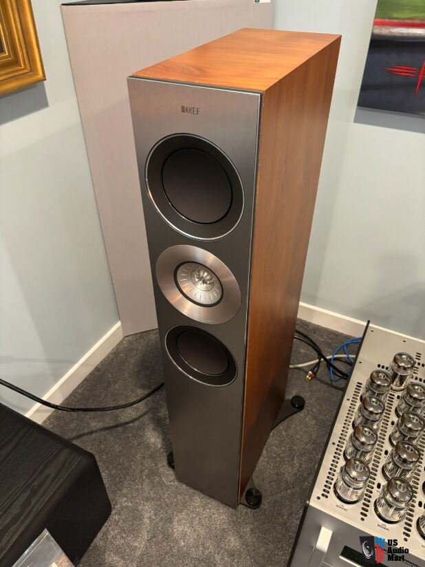 KEF Reference 3 Walnut (near mint) Photo #5876626 - US Audio Mart