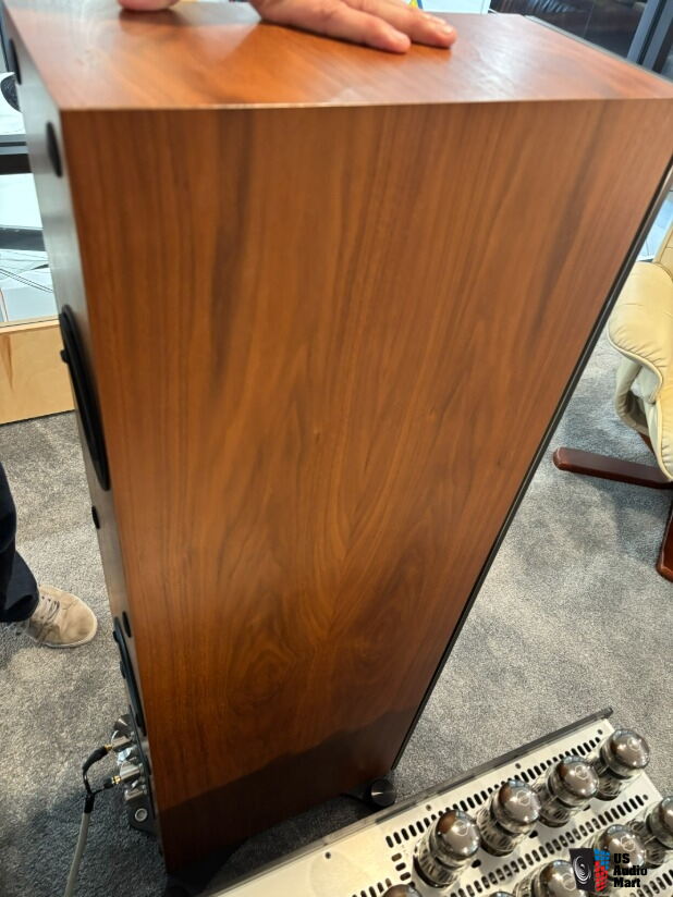KEF Reference 3 Walnut (near mint) Photo #5876626 - US Audio Mart