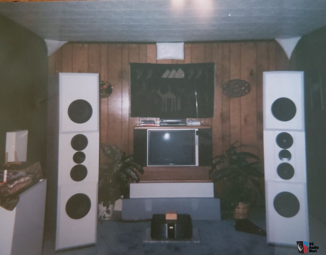Reproduction pair of NOVA REVOLUTION II Speakers Photo #5886230 - US ...