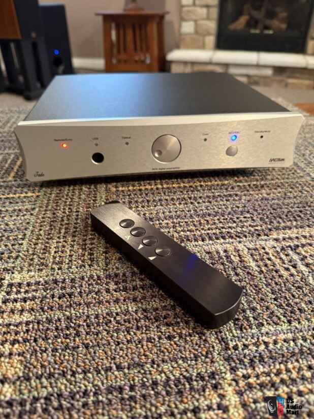Metrum Acoustics Jade R2R NOS DAC with volume control and remote Photo ...