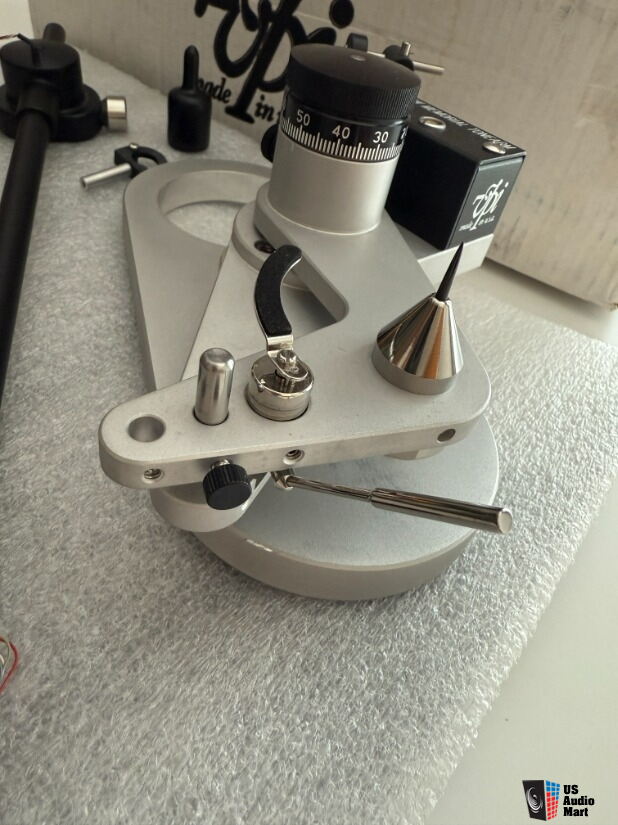 VPI 12" VTA Base Tower + Avenger/HR-X Armboard + 12" 3D Tonearm Photo ...