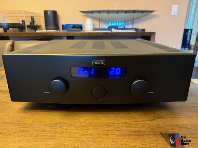 Hegel H300 Integrated Amplifier Black Photo #5918868 - US Audio Mart