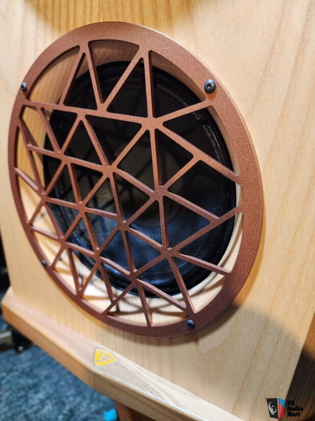 Fleetwood Deville SQ Speakers-Torrefied Light Ash with stand A and Ming ...