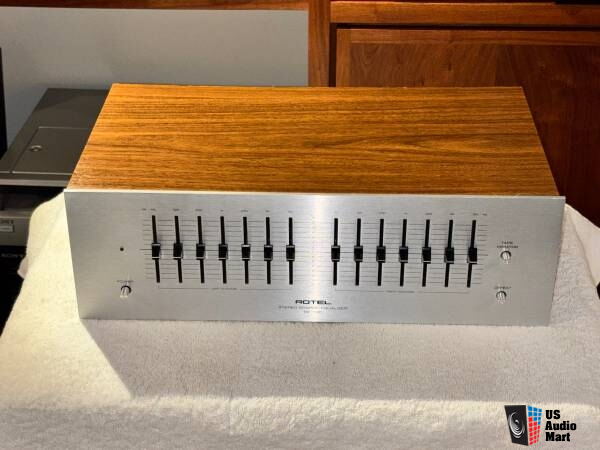 Rotel RE -700 Graphic Equalizer Photo #5979676 - US Audio Mart