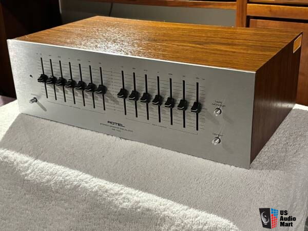 Rotel RE -700 Graphic Equalizer Photo #5979676 - US Audio Mart