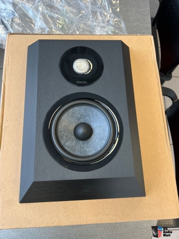 Focal Chora Surrounds with mounting brackets For Sale - US Audio Mart