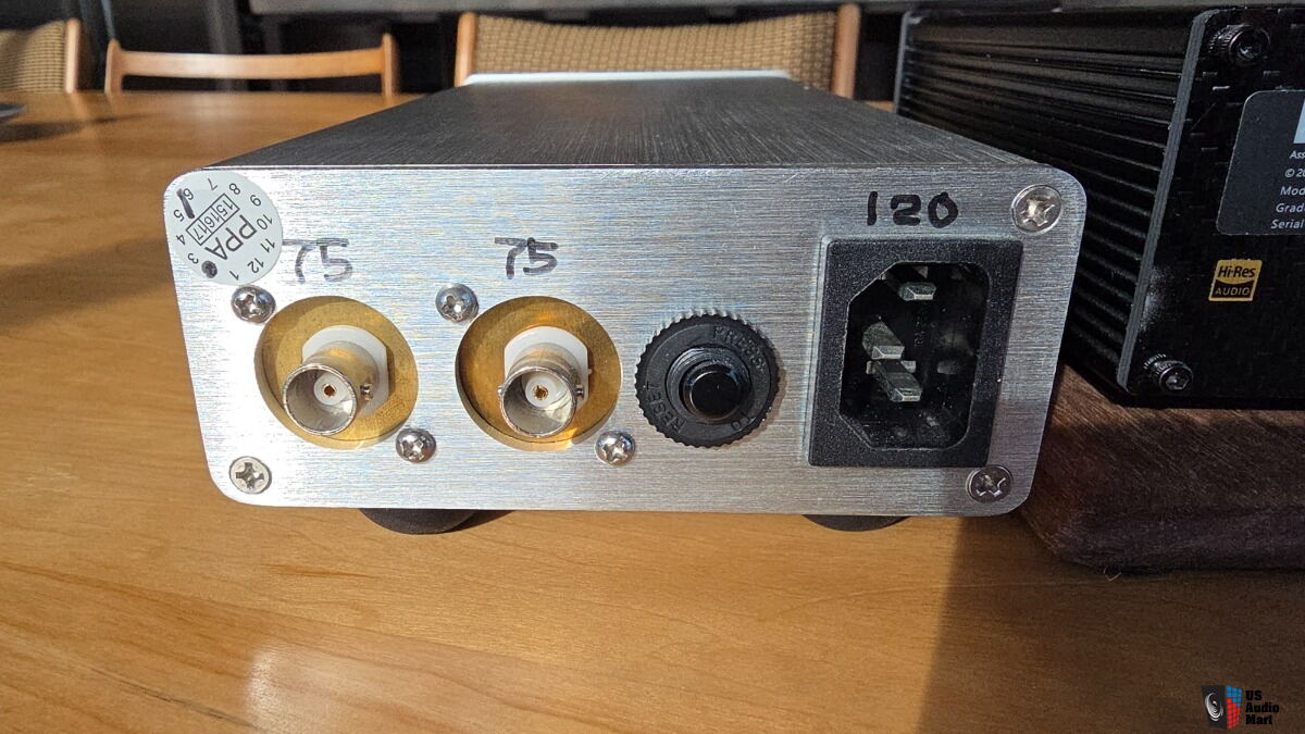 Paul Pang and AfterDark Queen 10 Mhz 75 Ohm Master Clocks Photo ...
